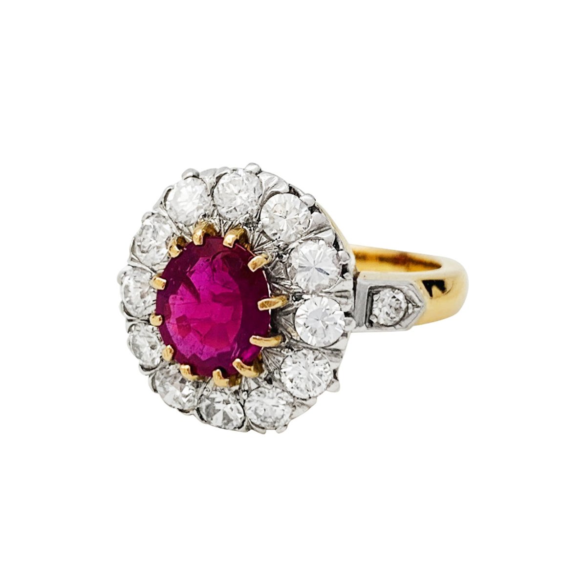 Pompadour ring in yellow gold and platinum, Burmese ruby, diamonds – Castafiore