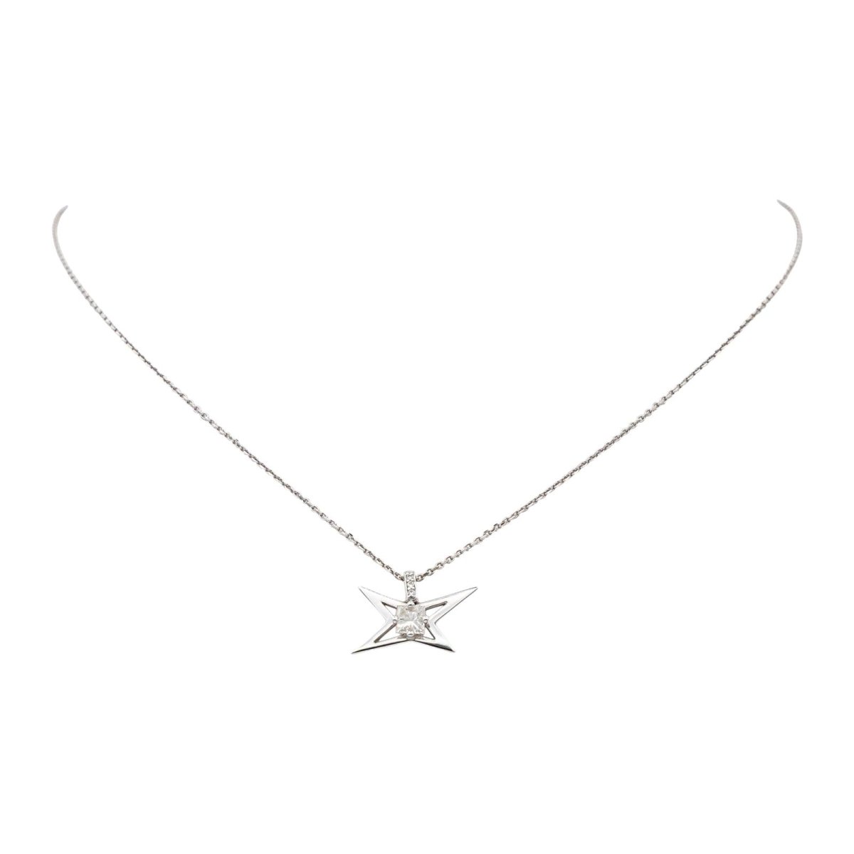 Collier Pendentif MAUBOUSSIN "Ma Princesse à moi" en or blanc et diama ...