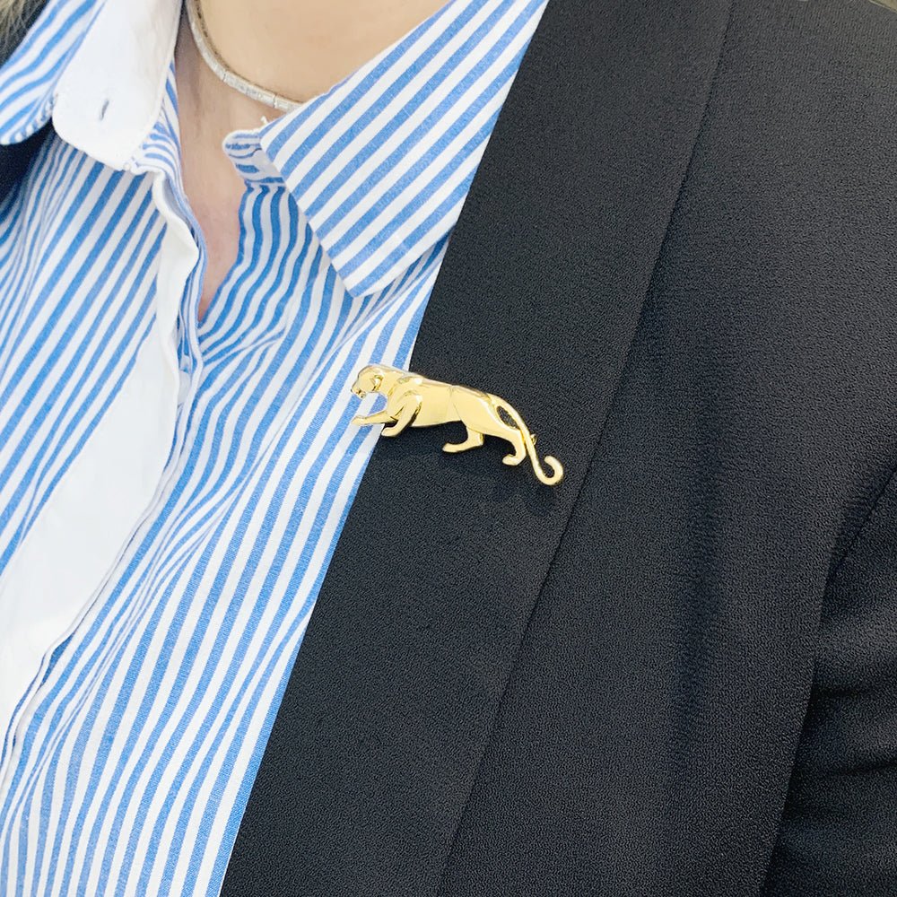 Brooch Cartier, "Samantha", yellow goldemerald and onyx.